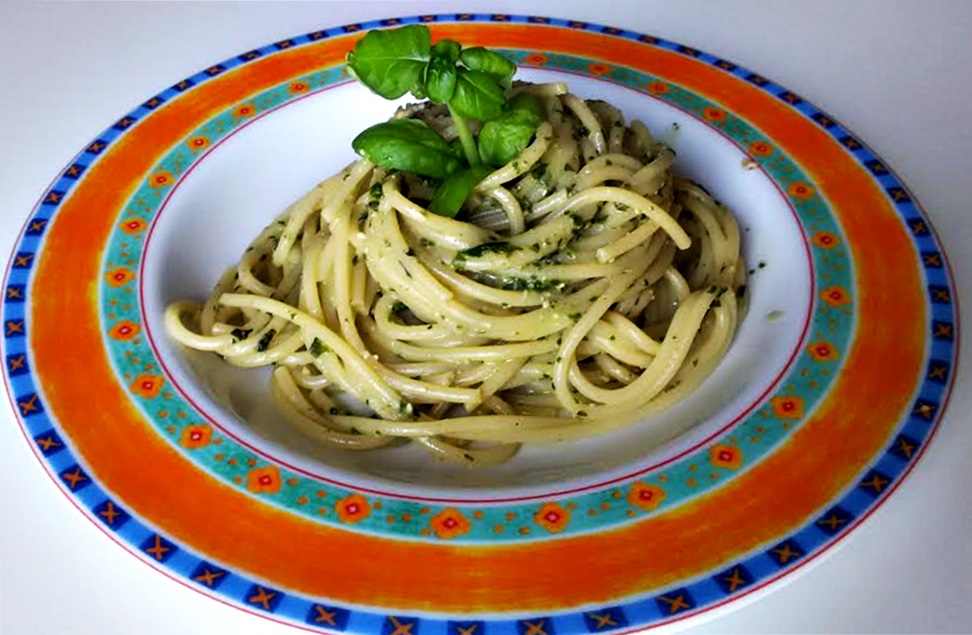 Massa com pesto – Cozinhando em Roma